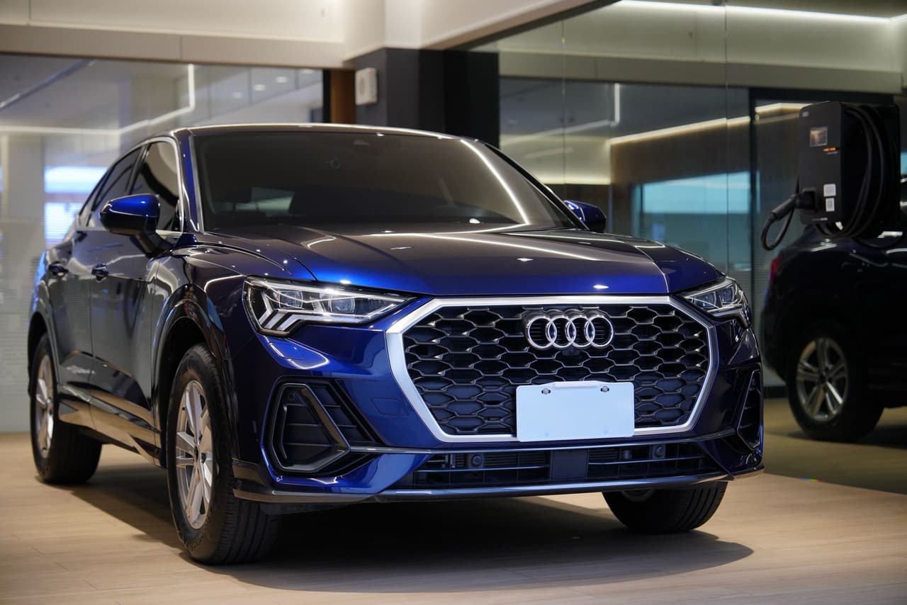 世上本無聖誕老人，但愛你的人從不缺席｜Audi Q3 Sportback 35 TFSI｜金屬星際藍 Navarra Blue｜交車分享 ...