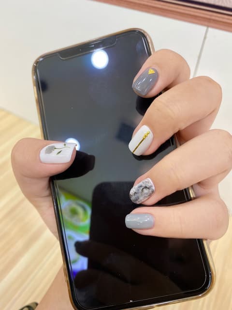 突然想要分享一下自己做過的光療💅🏻 美甲板 Dcard