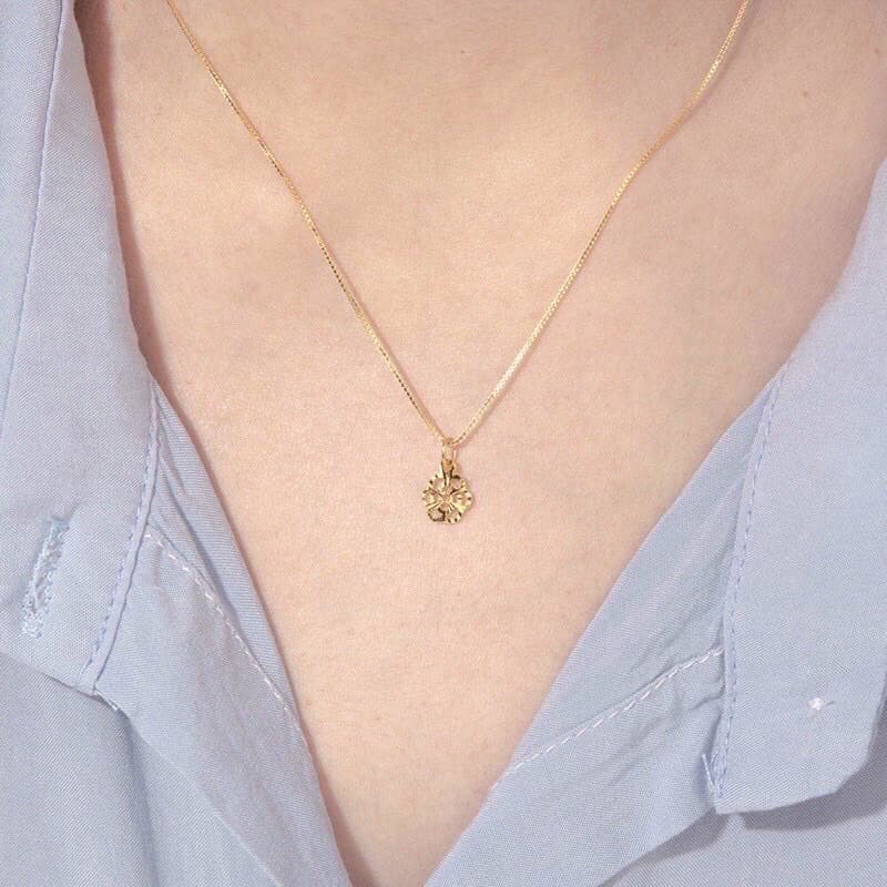 2025 Dcard/PTT熱議【黃金墜子】推薦！6款小資族不踩雷必買清單，千元入手純金禮物！ - Emma全新的生活 (@emmalife) | Dcard