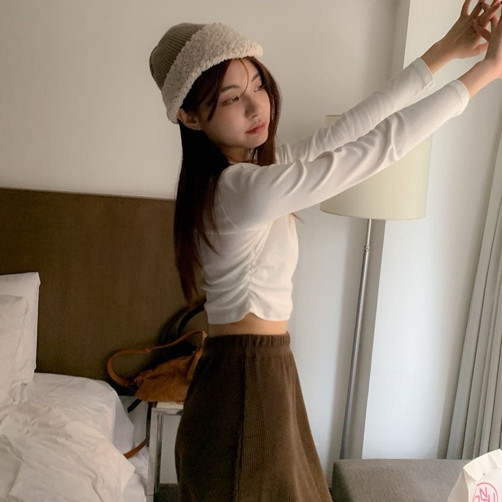 超顯瘦馬上有腰身🥰Bubble gum 側抓皺短版Tee - 風一般的女子 (@crklyj) | Dcard