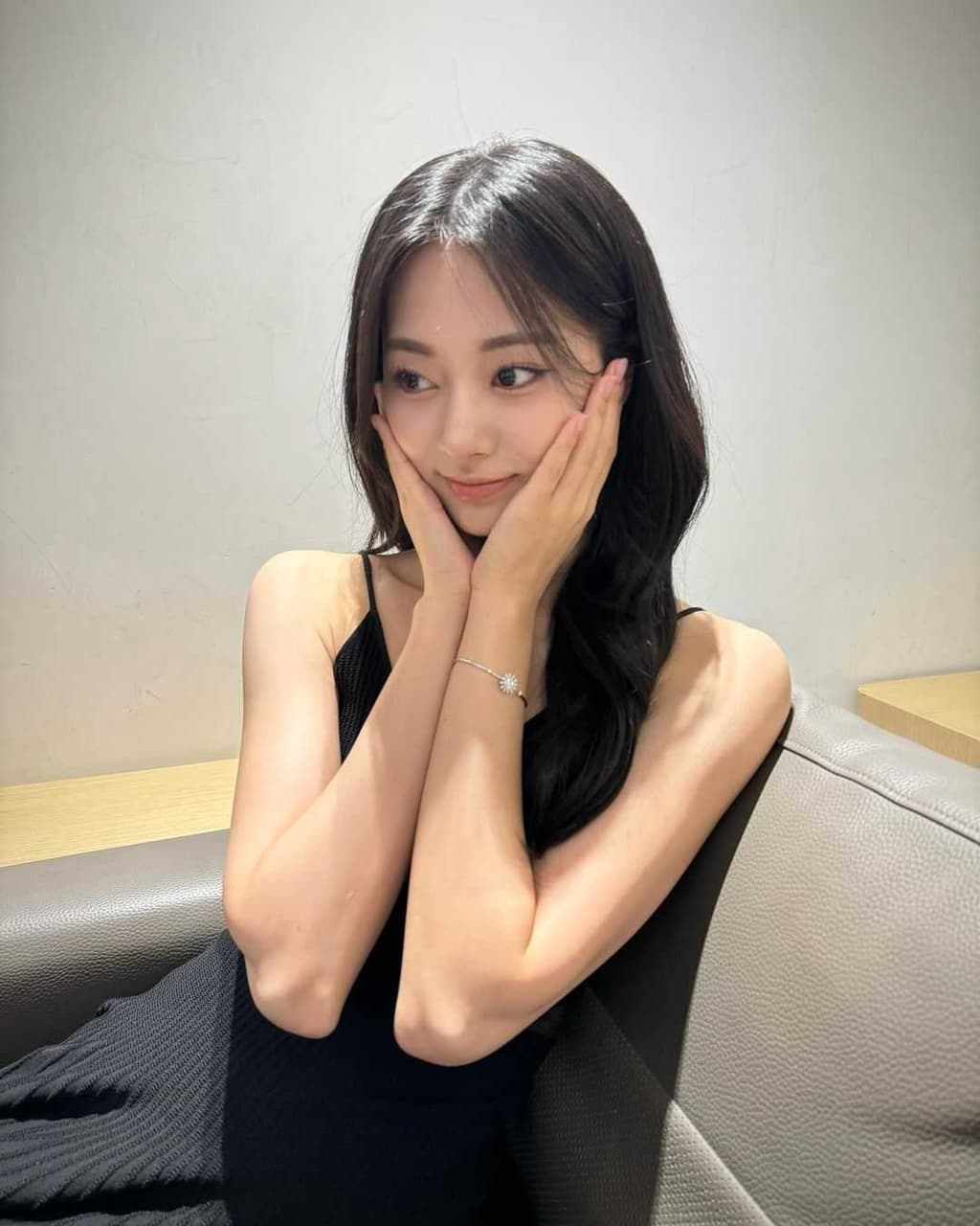 #分享 子瑜 ig黑色小禮服 - TWICE板 | Dcard