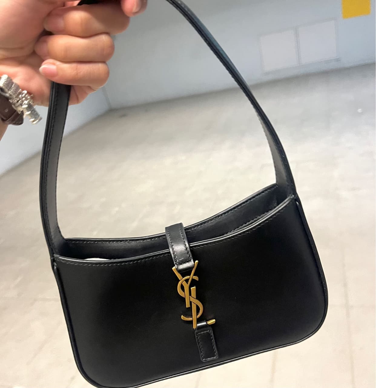 #分享 大阪的YSL HOBO mini🖤 - 精品板 | Dcard