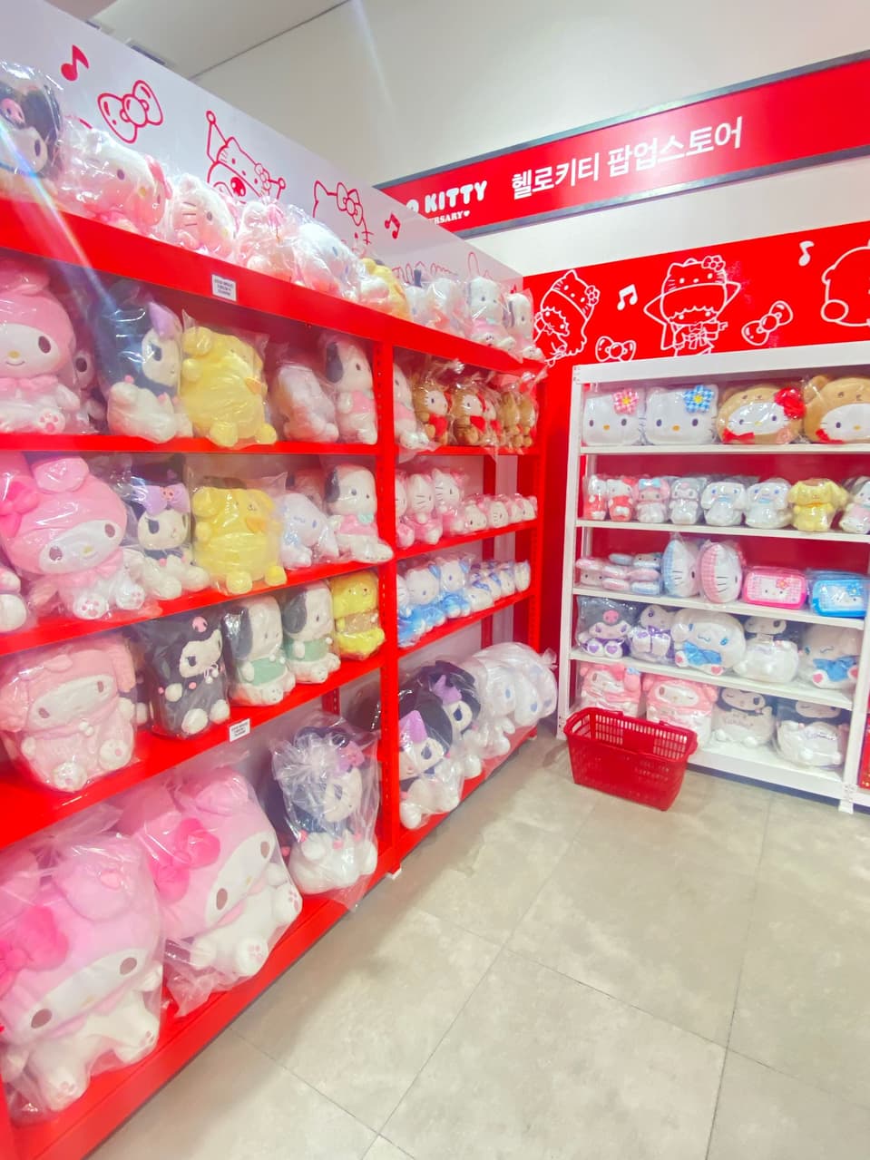 🎀 Hello Kitty50週年🇰🇷韓國快閃店-活動資訊 - 釜山下雪了⛄️ (@snoww) | Dcard