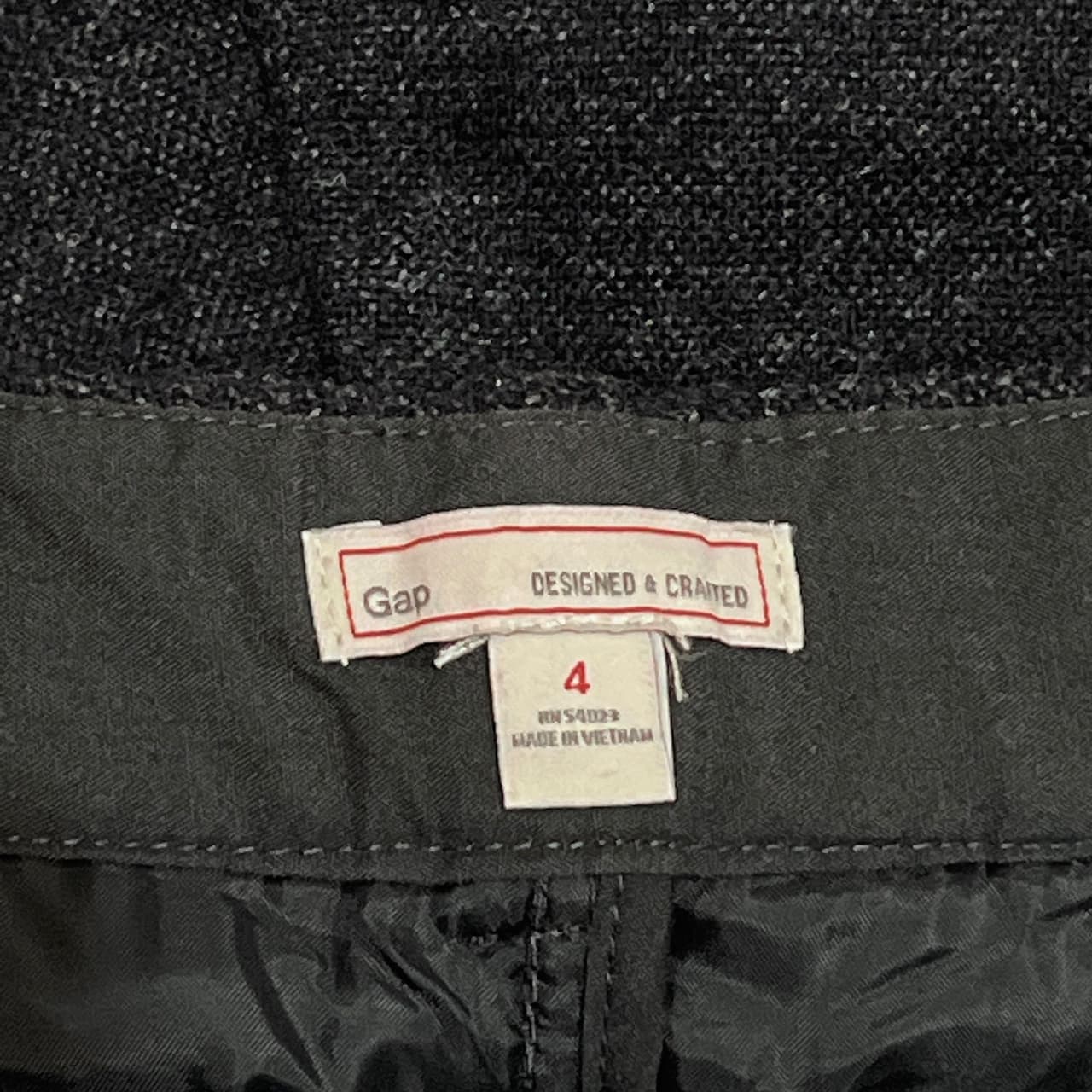 #我要賣 GAP 深灰色毛料短褲 (4 號 / S) - 二手交易板 | Dcard