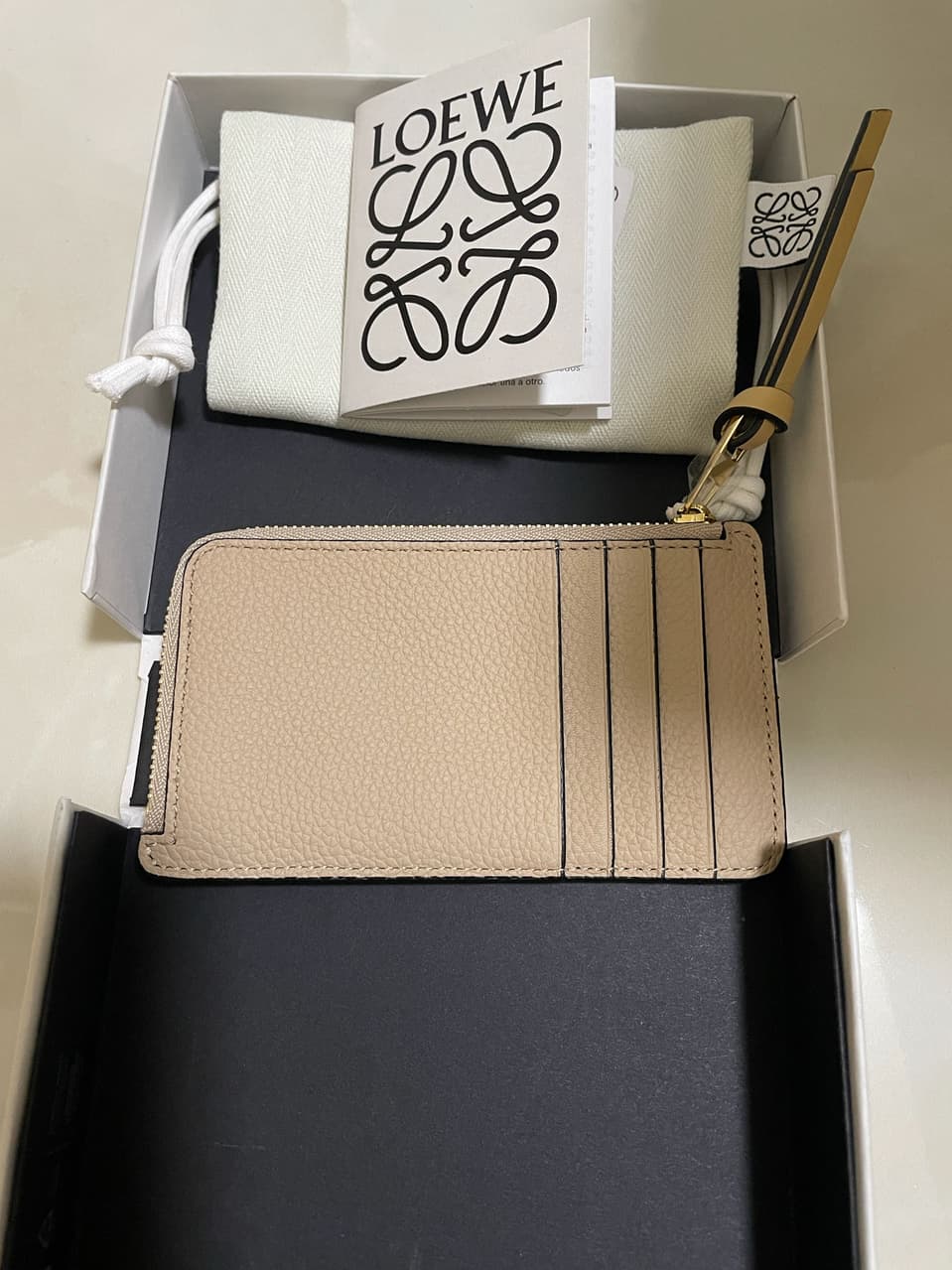 #開箱 Loewe卡夾 - 精品板 | Dcard