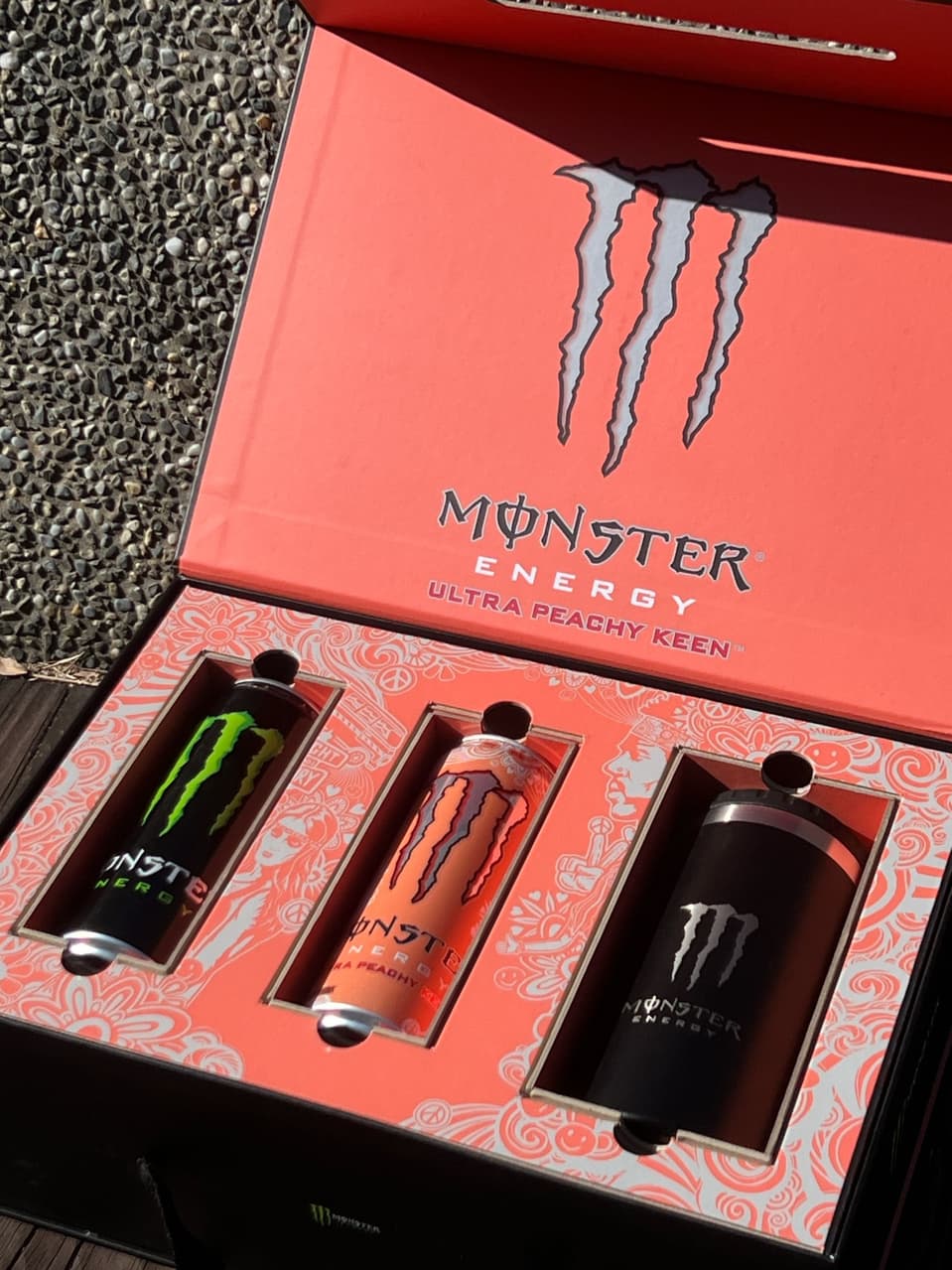 搶先開箱Monster Energy限量禮盒& 3月即將上市新口味🔥 - 美食板 | Dcard