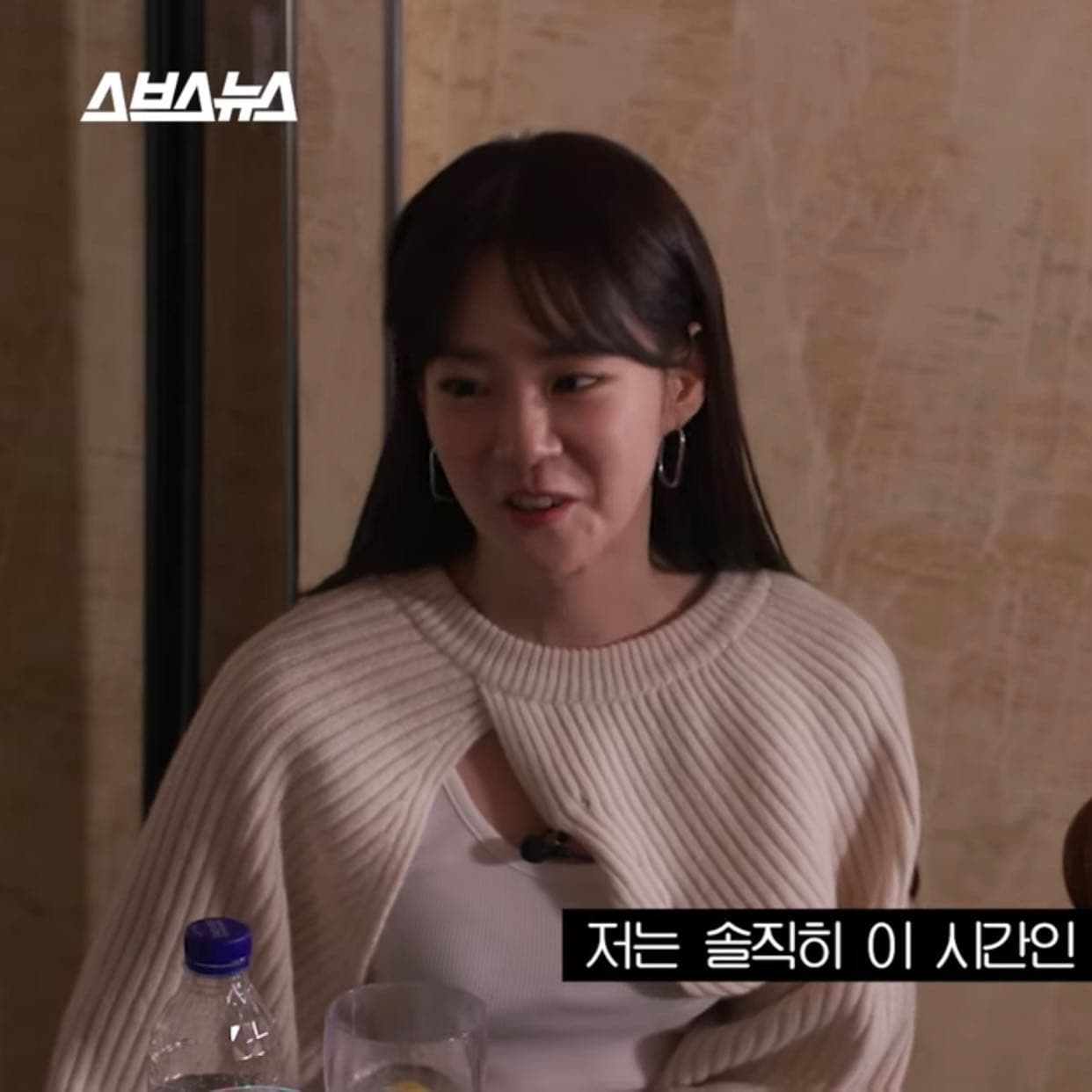 #詢問 Kara成員昇延的毛衣 - 穿搭板 | Dcard