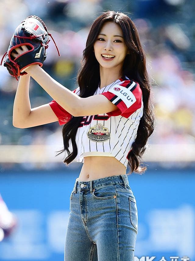 #分享 開球女神 周子瑜！ - 追星板 | Dcard