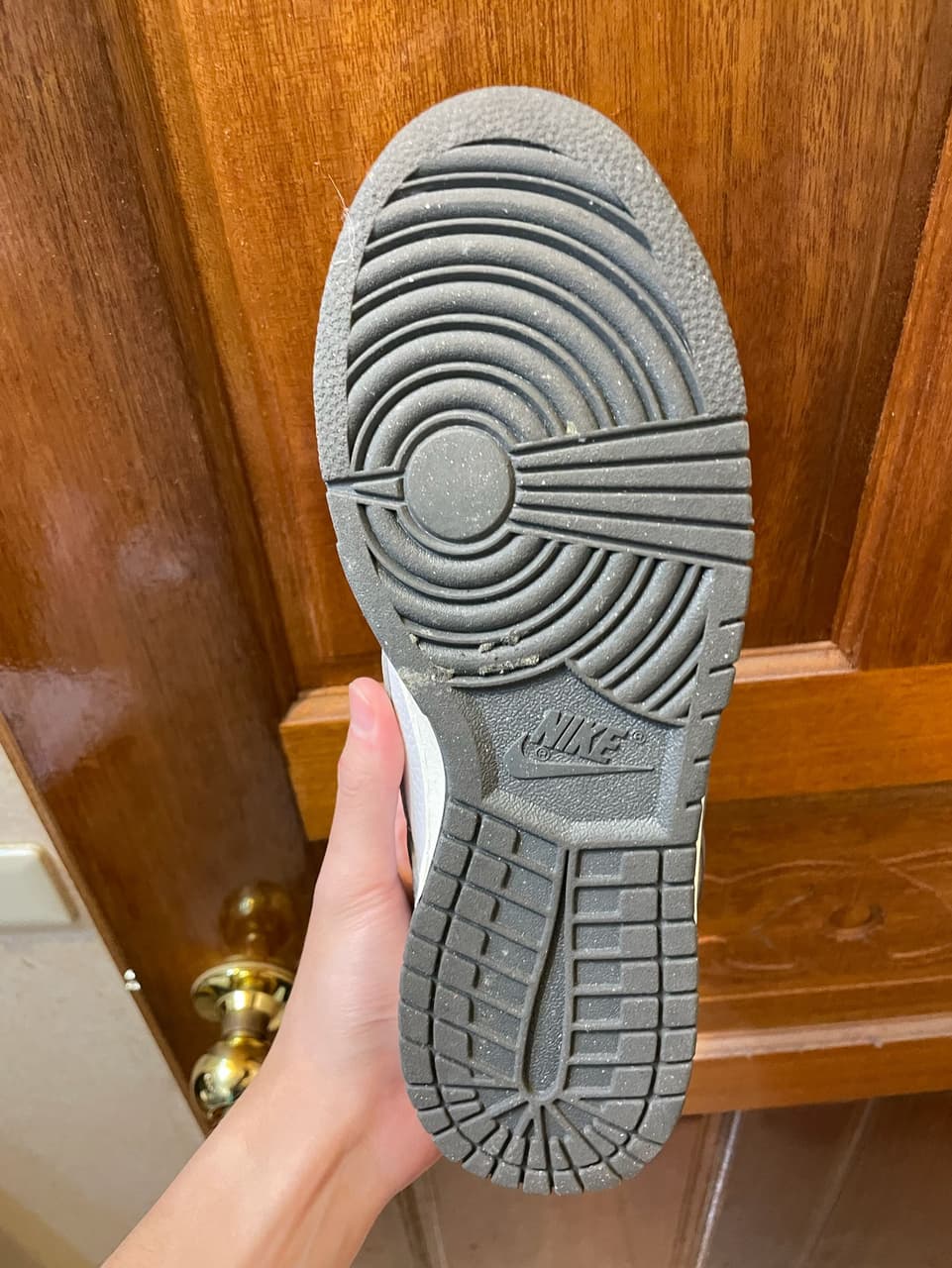 #我要賣 售 dunk sb 煙灰奶油底 - 二手交易板 | Dcard