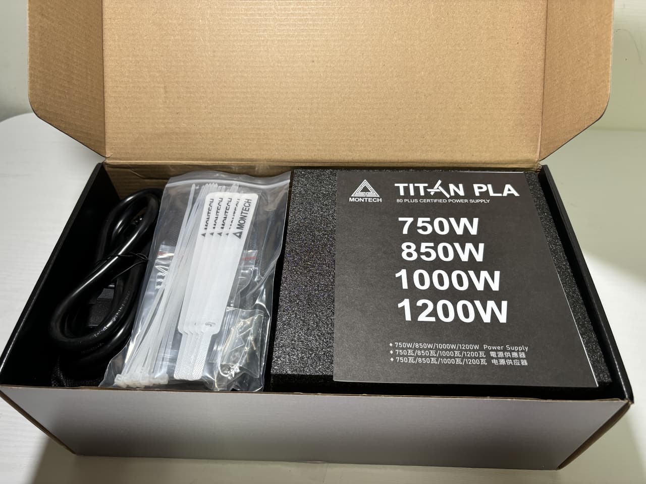 【開箱】「白金之星」MONTECH 君主科技 TITAN PLA 白金級電源 - 3C板 | Dcard