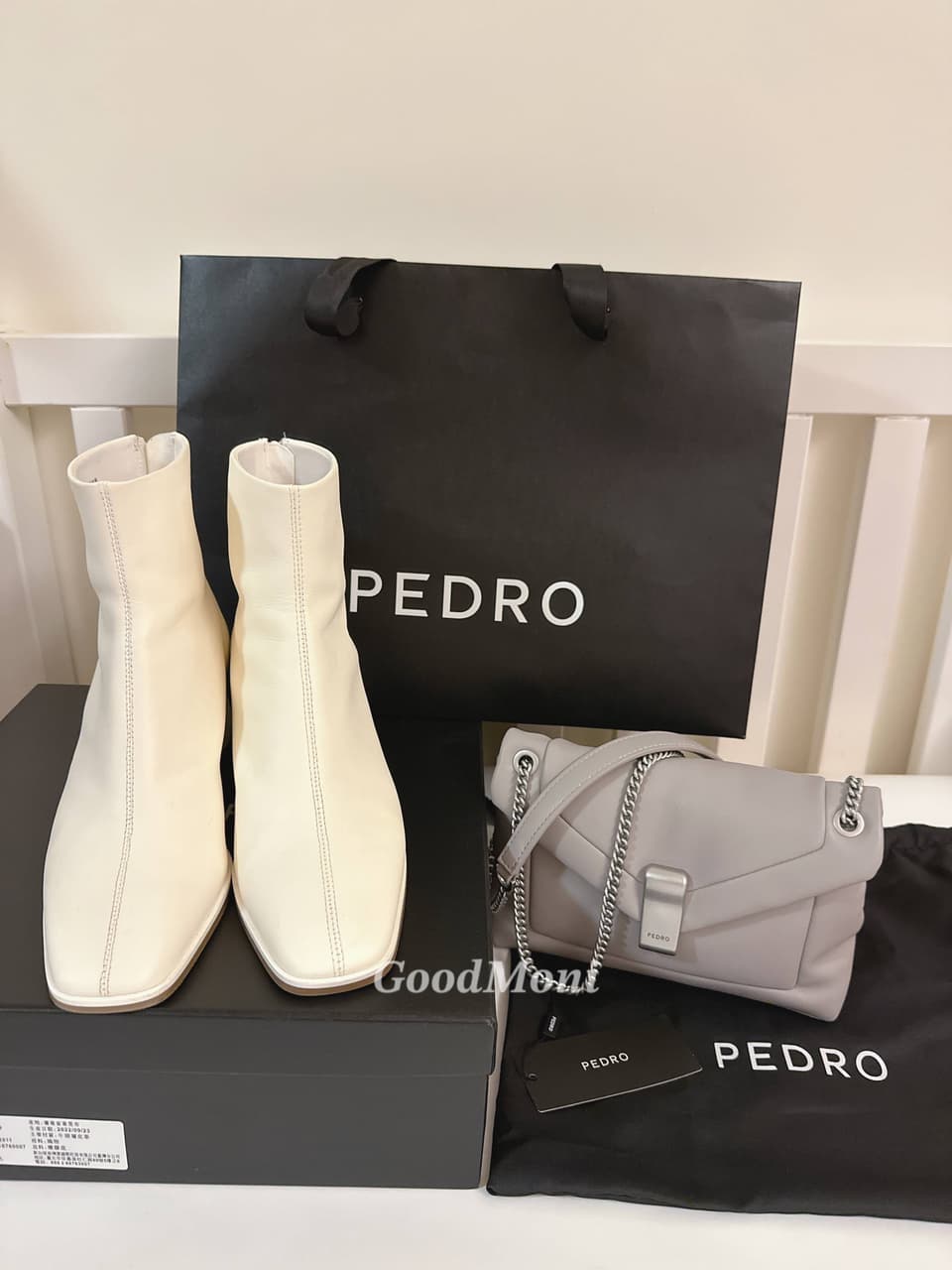 #分享 #開箱 一眼心動💓小CK姊妹牌PEDRO小白靴&鏈條包 - 穿搭板 | Dcard