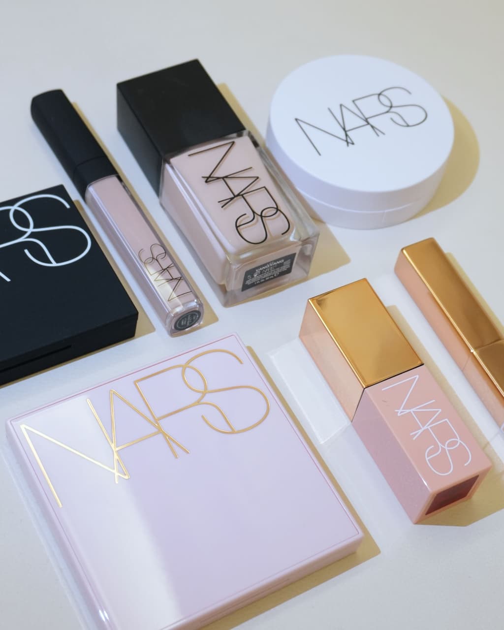 #開箱 我真的會為NARS落淚，底妝界的貼臉魔法師現身了 - 美妝板 | Dcard