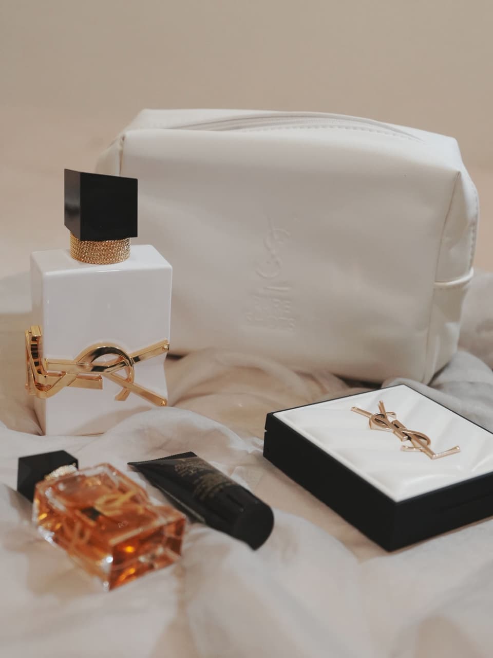 #分享 不是男友等候區😍逛到差點出不來YSL A11快閃店 - 美妝板 | Dcard