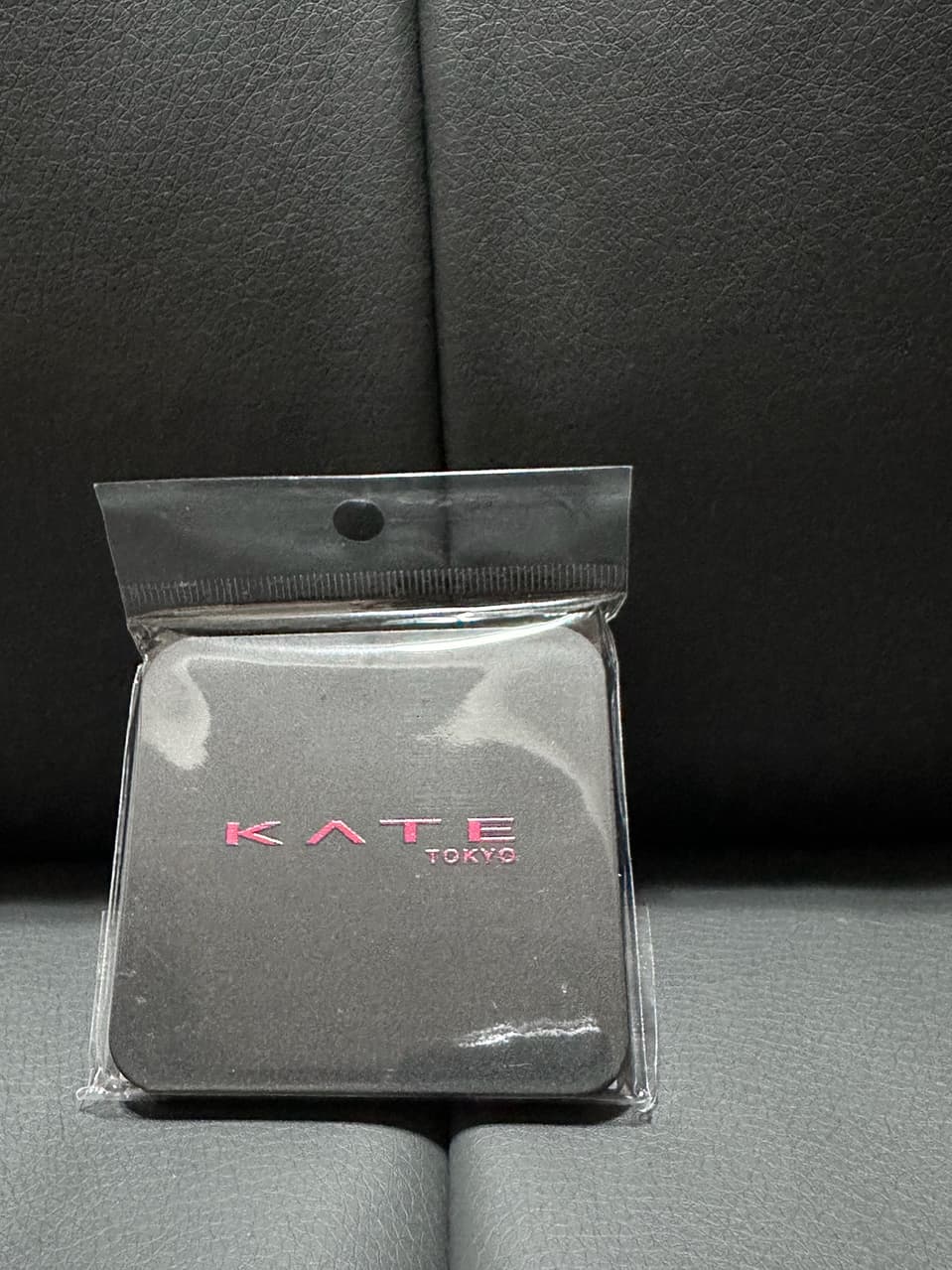 #我要賣 Kate綻電光感雙色眼影PK-1 - 二手交易板 | Dcard