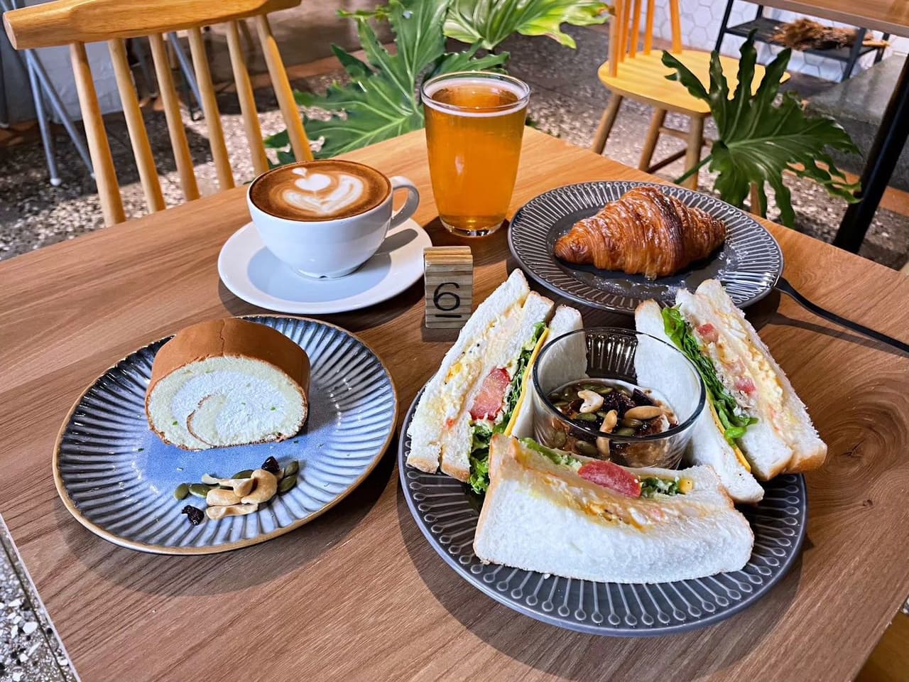 ｜嘉義早午餐｜two’s 早午食。嫩煎雞腿排、生乳捲、蜜香紅茶必收 - 美食板 | Dcard