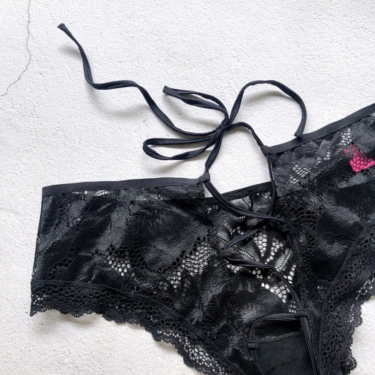 UW LINGERIE｜露臀細帶鏤空情趣內褲．XE11新網羅 - 西斯板 | Dcard