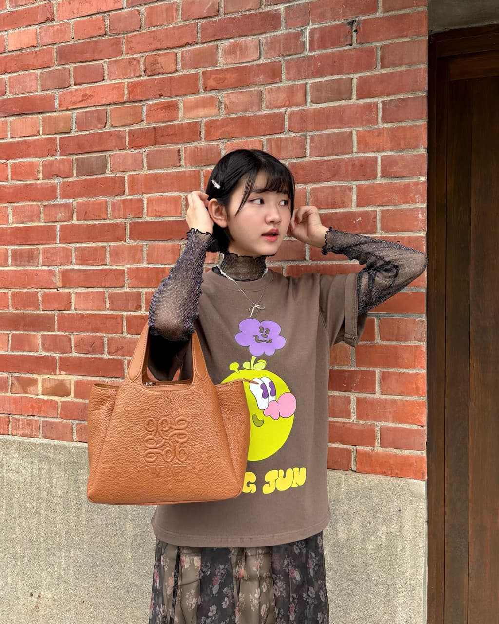 #開箱 ViewFinder 落肩短袖｜BT 聯名款穿搭分享 - 岑 (@tsen_162) | Dcard