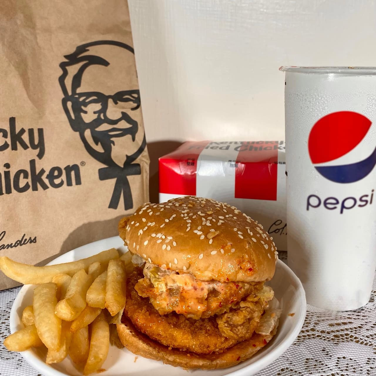 海陸一次滿足🌊 飽足感滿分的KFC肯德基黃金魚子海陸Q蝦堡 - 迪士尼小公主的妹妹 (@peiyingfang_) | Dcard