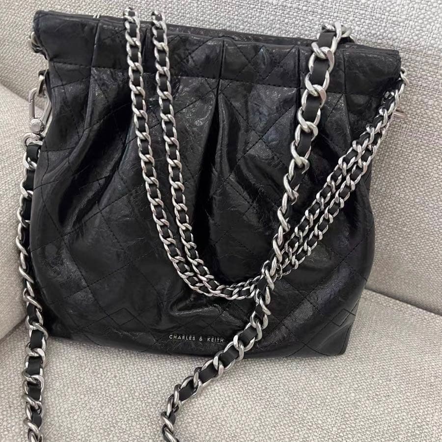 小CK流浪包🖤🩶Charles&Keith開箱文 - 芝芝｜購物芝旅 (@hannee) | Dcard