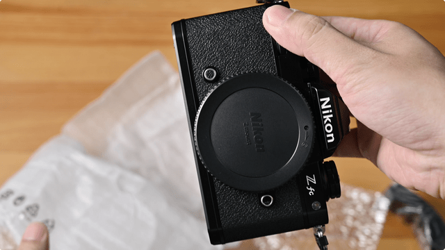 Nikon Z fc 開箱實測！靈感源自經典的 Nikon FM2，內核超適合 vlog 錄影、拍照的數位相機！銀色？黑色？兩顆 Kit 鏡怎麼選？ - AnsonChen 安森 ...