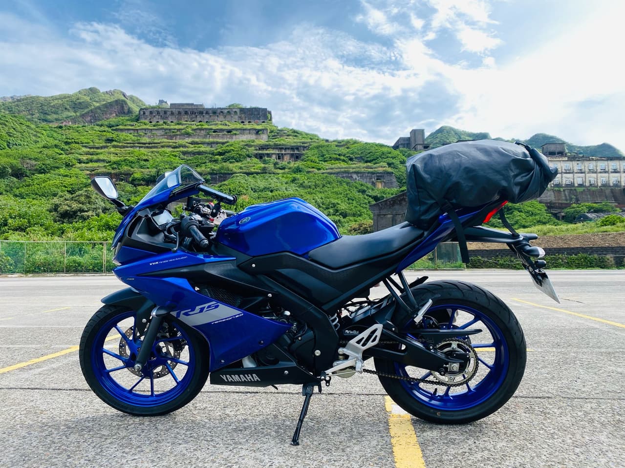 #問題 #買賣問題 R15 v3 二手價範圍 - 機車板 | Dcard