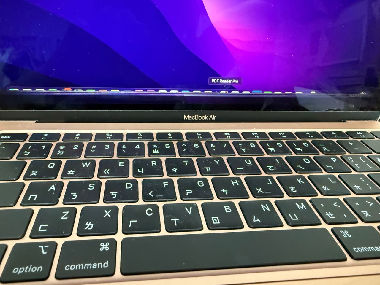 #Mac Macbook air底下圖示出現很多閃爍的線遮住 - Apple板 | Dcard