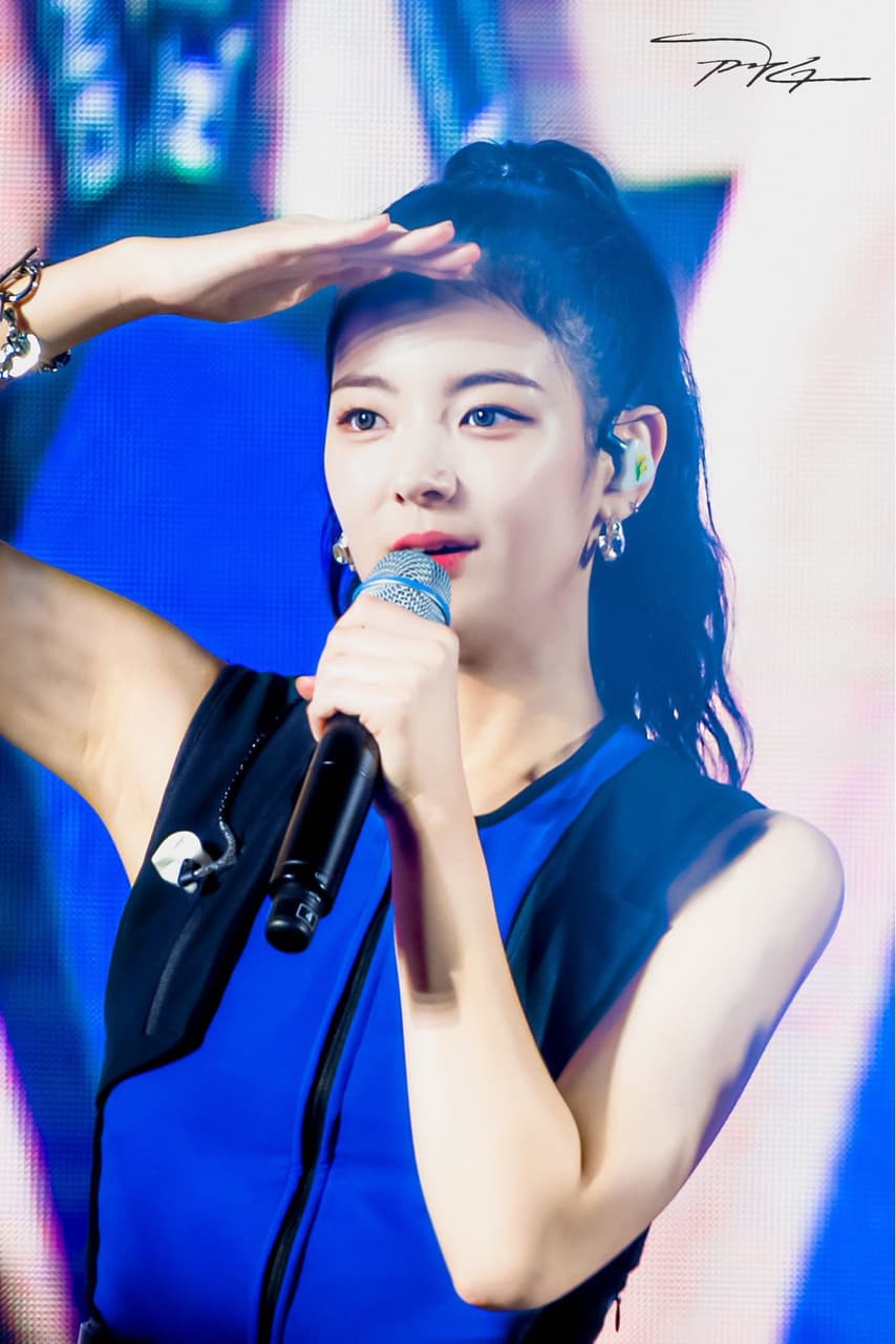 #舞台 220930 中央大公演舞台 - ITZY板 | Dcard