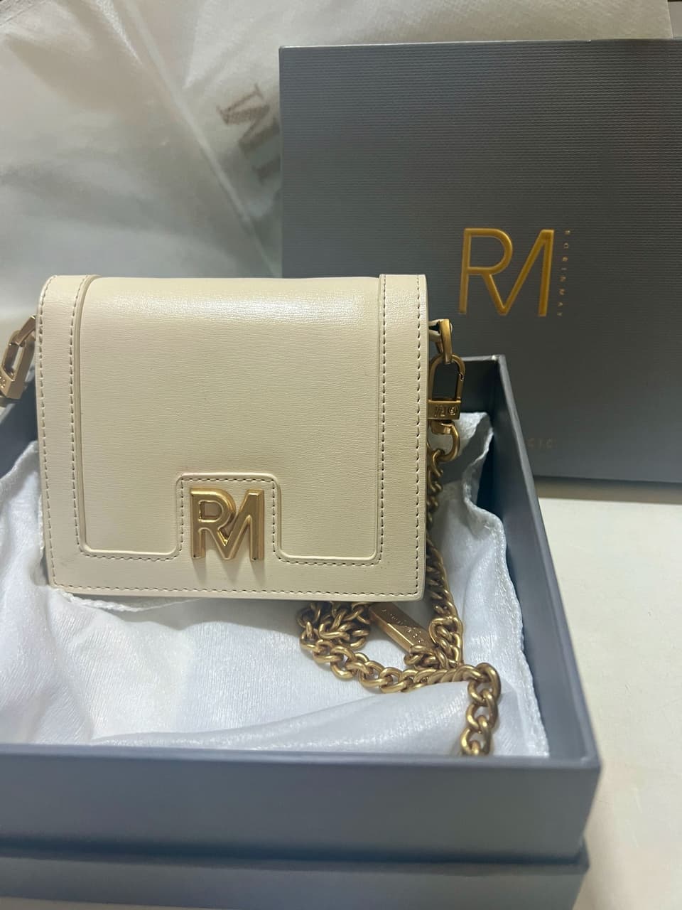 #我要賣 RM白色斜背短夾/小ck鱷魚紋卡夾 - 二手交易板 | Dcard