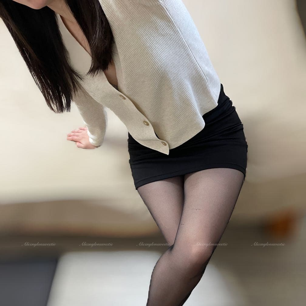 Alice黑絲姐姐💕 (@ninibabefeet) | Dcard