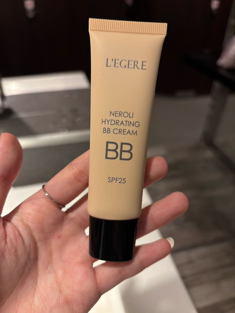 #我要賣 #我要賣 L'EGERE蘭吉兒 橙花原液保濕BB霜 01自然色 - 二手交易板 | Dcard