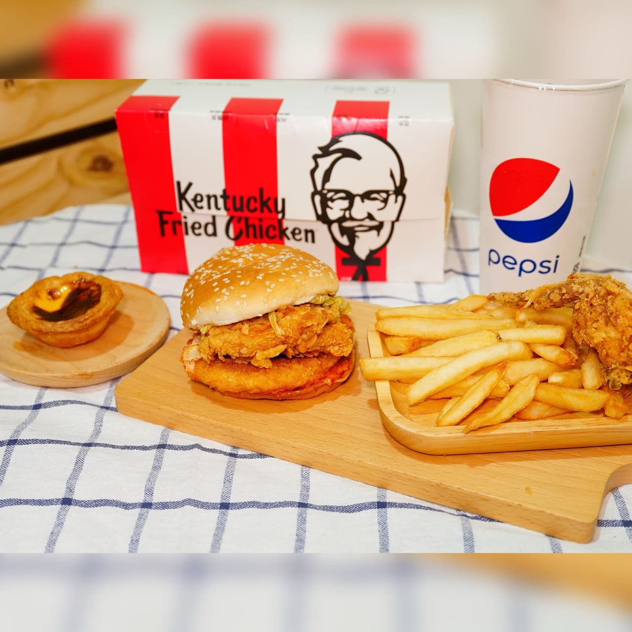 #開箱 KFC肯德基新品黃金魚子海陸Q蝦堡真的豪滿足！ - funnyliu方方 (@fun0716) | Dcard