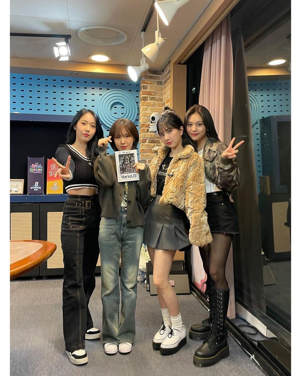 #行程 230201 VIVIZ - SBS Power FM Wendy的Young Street - GFRIEND板 | Dcard