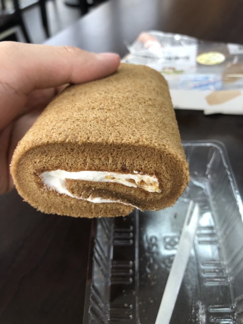 全家 椪糖紅茶捲蛋糕 - 美食板 | Dcard