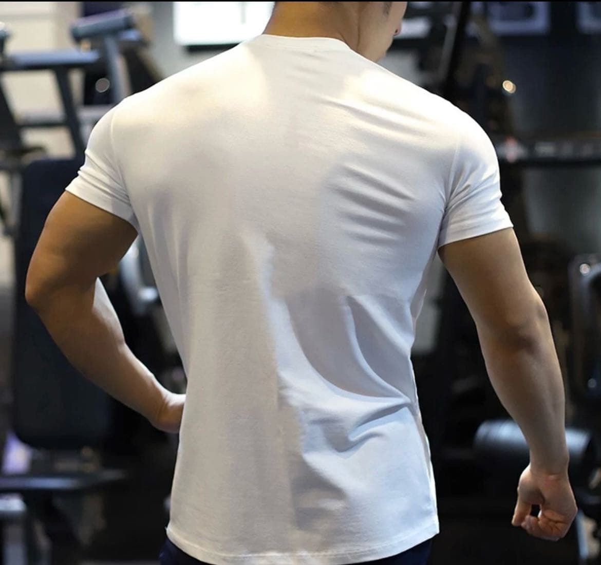 5款男訓練衣推薦😎吸濕排汗、高彈力！剪裁凸顯身型線條👍 - 三年五班守日人 (@a9509357) | Dcard