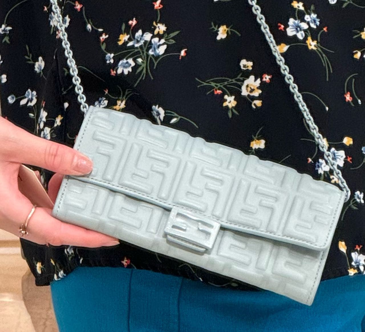 #分享 精品長夾最終戰—Valextra Brera Purse（內有各派佳麗） - 精品板 | Dcard