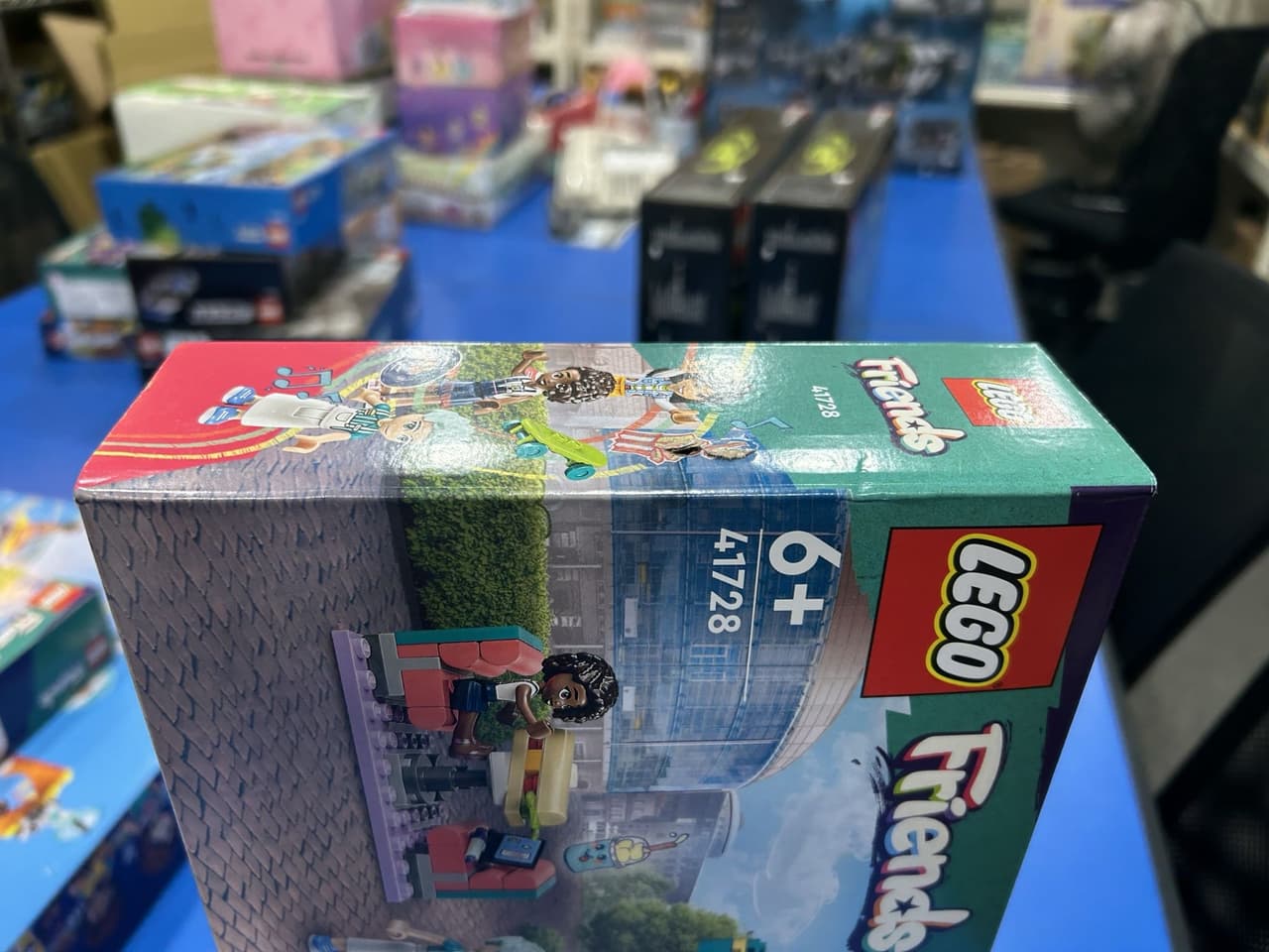 出全新樂高 些微盒損 - 樂高板 | Dcard