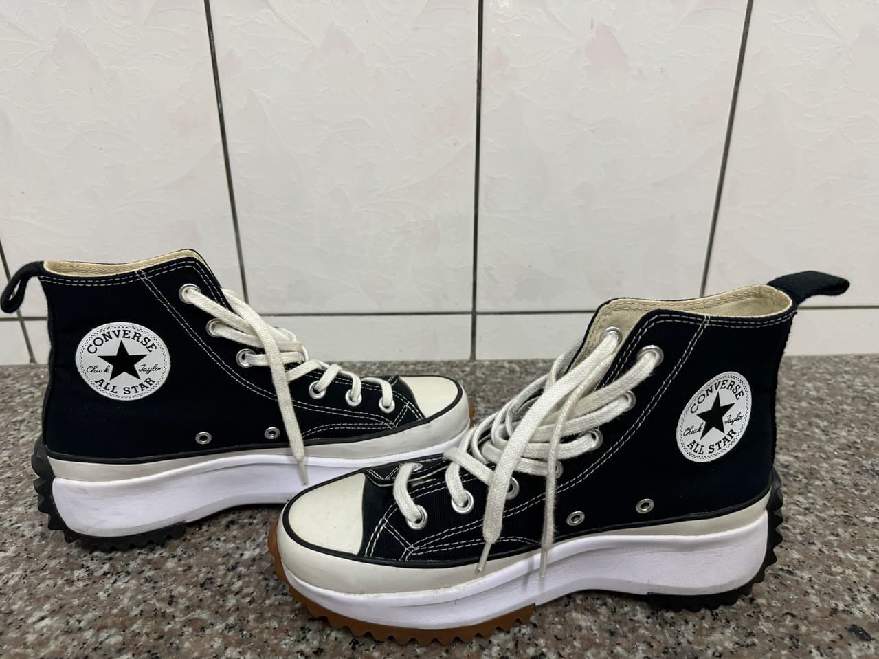 #我要賣 #出售 CONVERSE Run Star Hike 女鞋 鋸齒 厚底 非JW聯名款 休閒鞋 166800C - 二手交易板 | Dcard