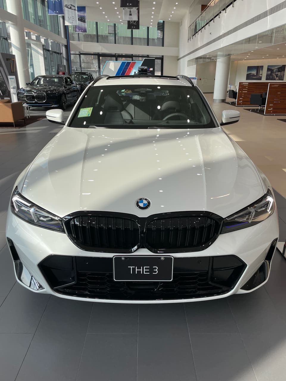 黑白大作戰 BMW THE 330 Touring G21 LCI 礦物白 & Racing Package - 汽車板 | Dcard