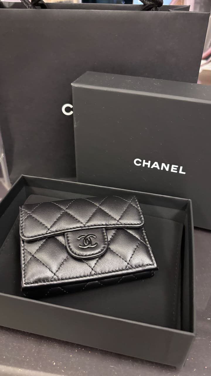 #問題 Chanel小羊皮黑扣短夾 - 精品板 | Dcard