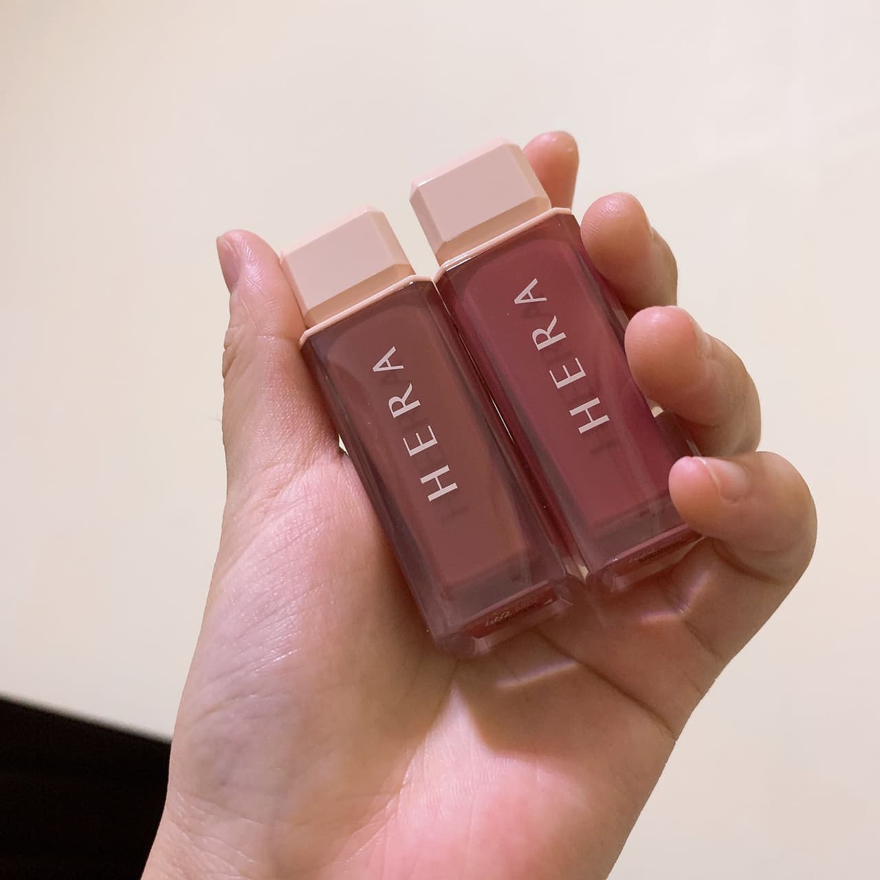 Hera 光澤唇釉試色 #422#462💄 - 美妝板 | Dcard