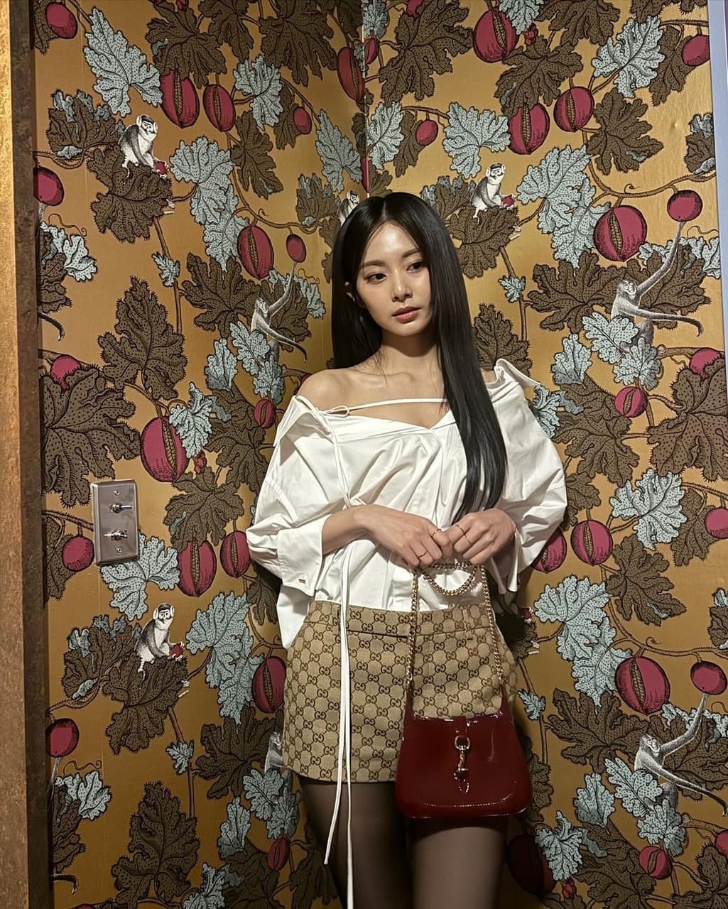 #分享 子瑜🦌×Gucci IG美照💙 - TWICE板 | Dcard