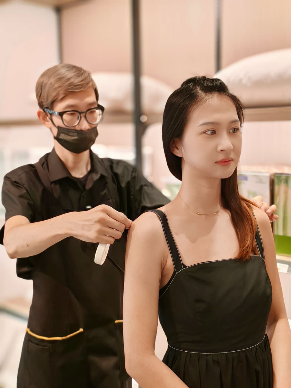 選枕頭也這麼高科技！HOLA和樂家居 訂製好眠 智能選枕幫你找到命定枕頭！ - 哈囉我是葉太太 (@couple__ya) | Dcard