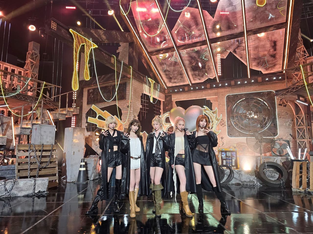 #集中討論 LE SSERAFIM 迷你五輯 'HOT' 火熱發行🔥 - B24 留言 | Dcard