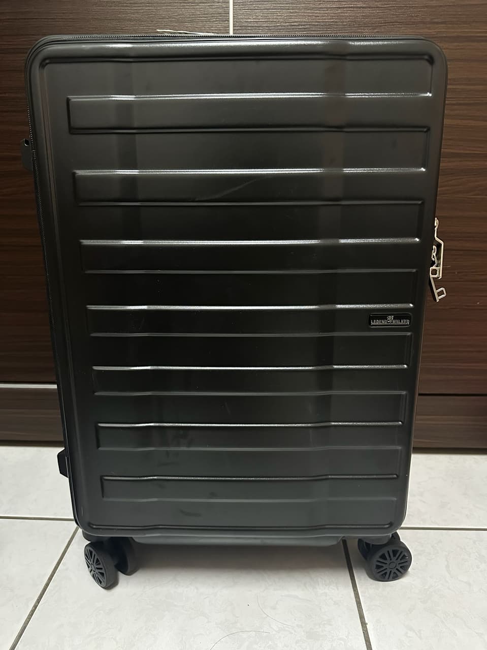 #我要賣 Legend Walker行李箱 - 二手交易板 | Dcard