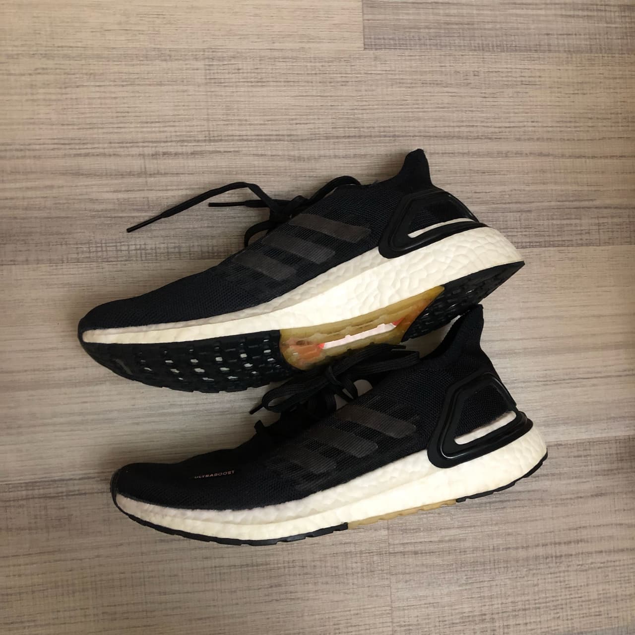 #我要賣 Adidas Ultraboost 跑鞋 已送洗 - 二手交易板 | Dcard