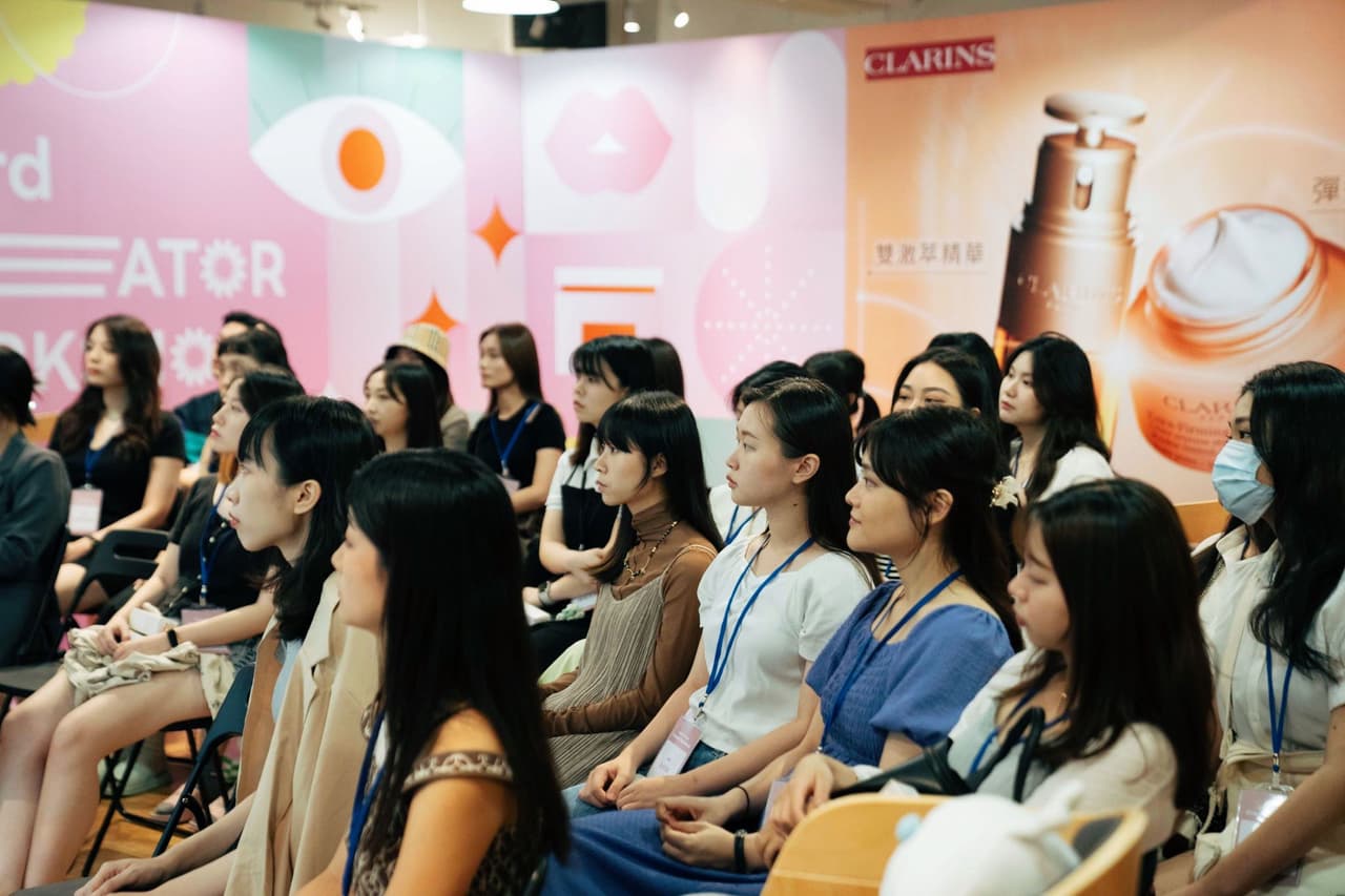 美妝創作者同樂會~Dcard 美妝短影音工作坊 x 克蘭詩 #奇肌練習生 - 咖苦老師☕️ (@kakusmakeup) | Dcard