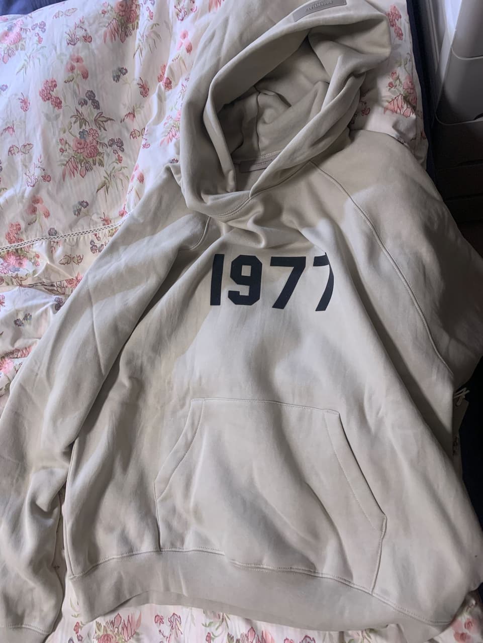 Essential 1977 帽T求驗🙏 - 穿搭板 | Dcard