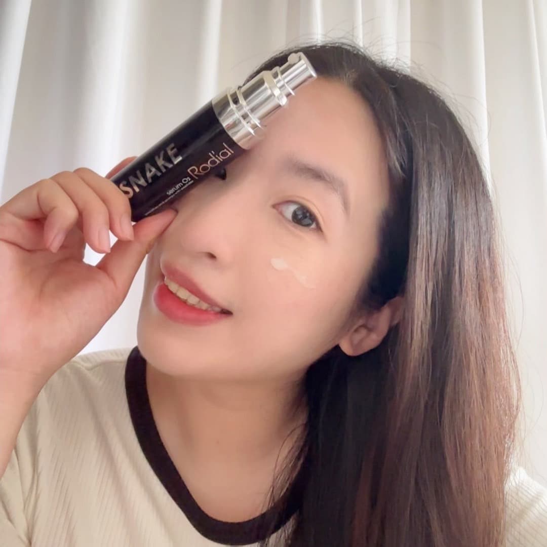 #開箱 妝感服貼神器大公開 𝐑𝐨𝐝𝐢𝐚𝐥 鎖時 𝐎𝟐 精華 #我來開箱 - 購物狂｜𝑭𝒍𝒐𝒓𝒂 💋 (@flora813) | Dcard