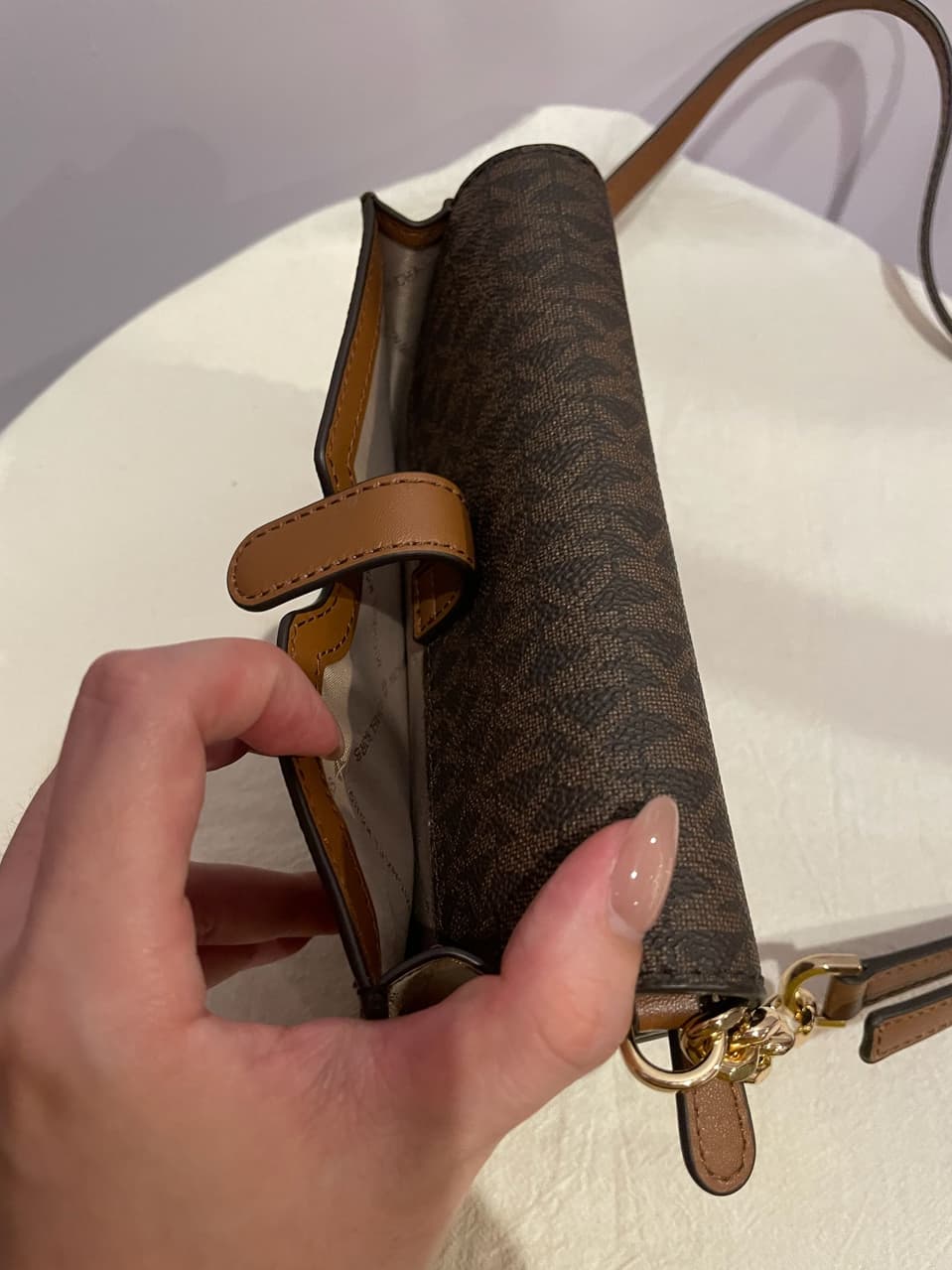 #我要賣 （售出）MK Michael Kors 棕色老花 WOC 斜背包 - 二手交易板 | Dcard