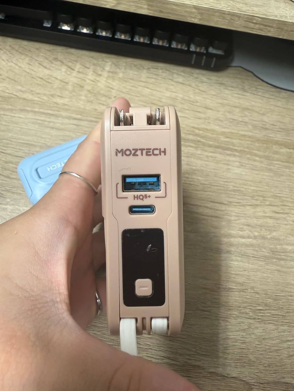 #我要賣 MOZTECH太空艙&萬能充/YOKiE行動電源 - 二手交易板 | Dcard